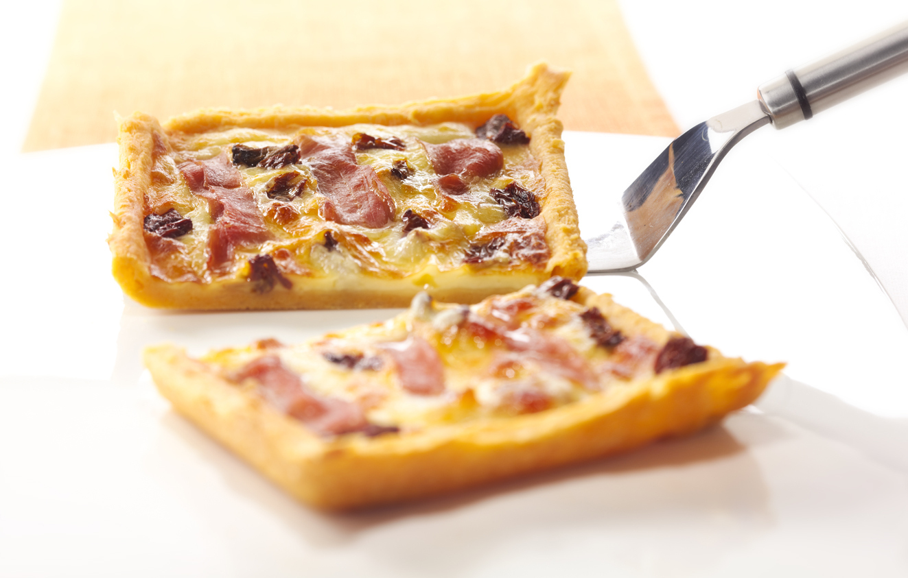 Ilmakuivattu kinkku-tomaattipiirakka - bunge.fi